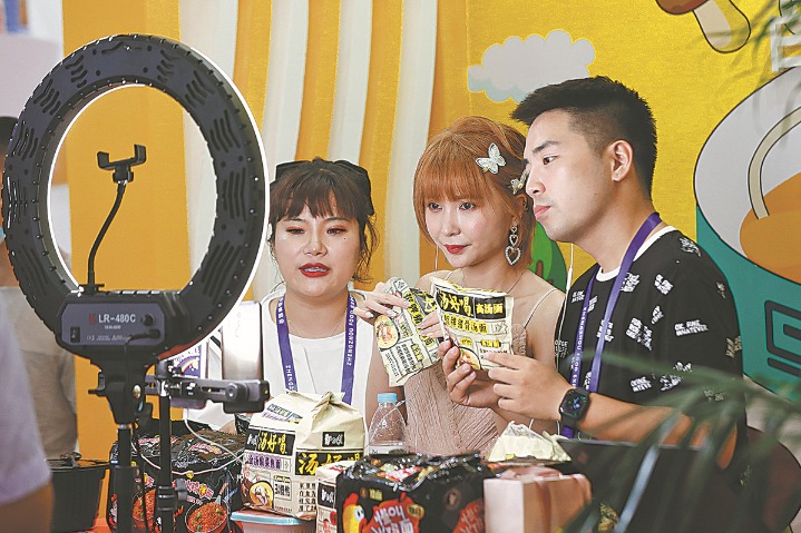 Three managers saves factory through livestream success | workinchina ...