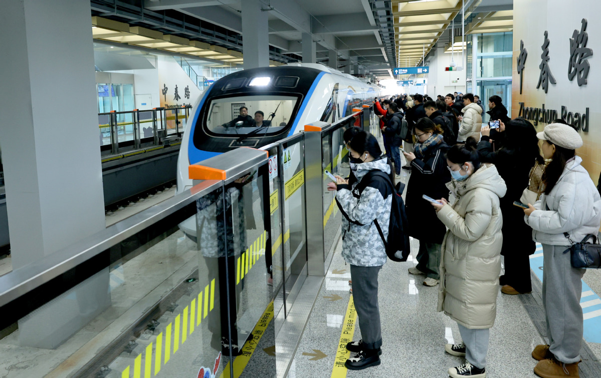 Shanghai airport rail link cuts transit time to 40 mins | govt ...