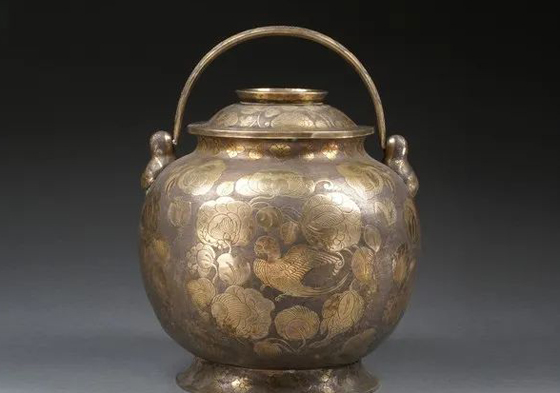 Tang Dynasty handled silver pot with gilt parrot patterns | govt ...